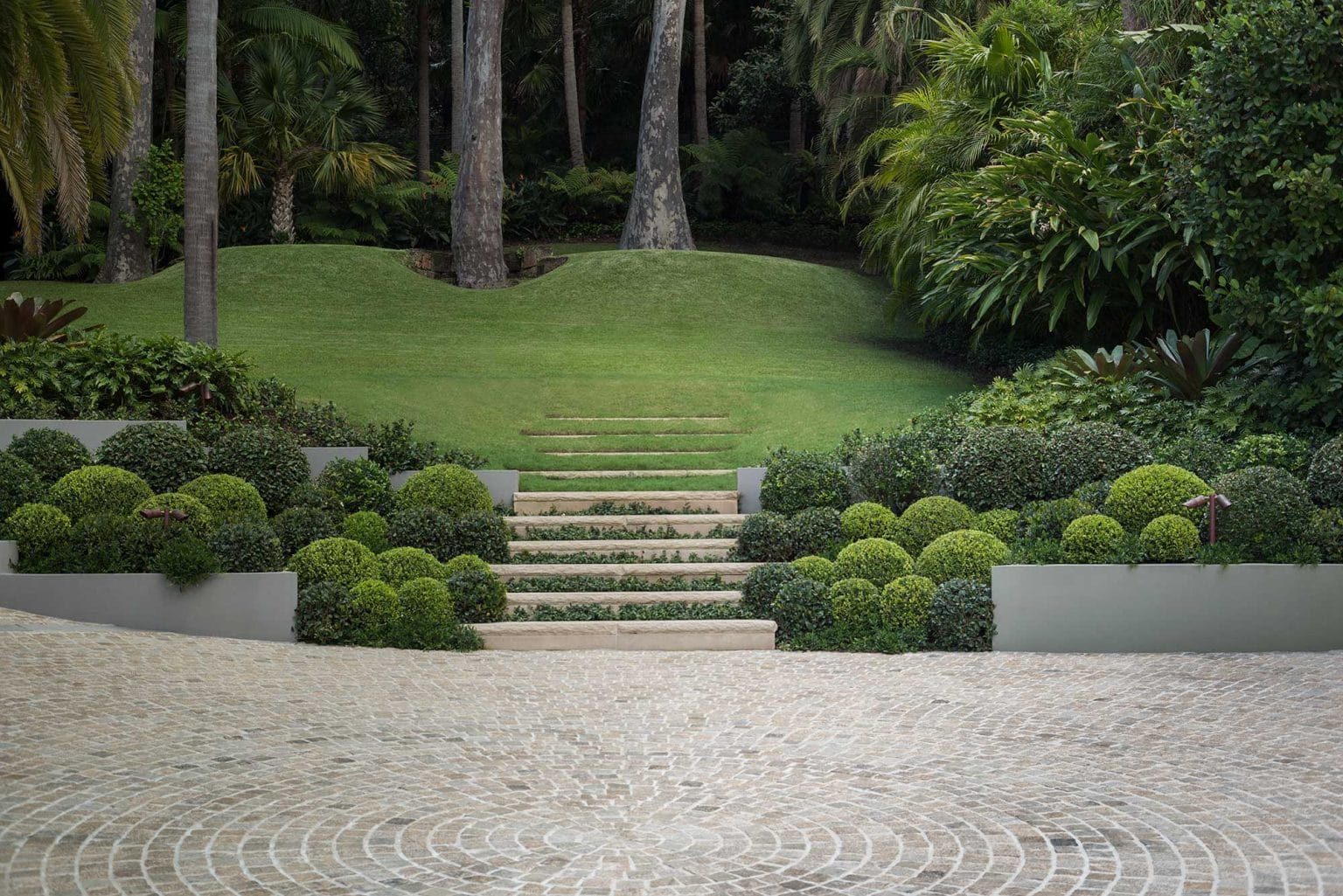 Light & Shade - Secret Gardens: Sydney Landscape Architecture